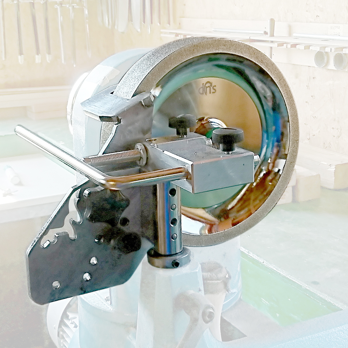 gebr. Schärfvorrichtung „22/88“ mit neuw. dns-CBN-Scheibe Ø 250 mm # 80 ...